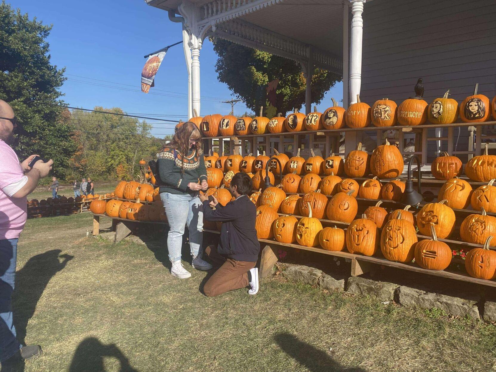 AutumnFest brings hundreds to Kenova Pumpkin House attraction | News | herald-dispatch.com