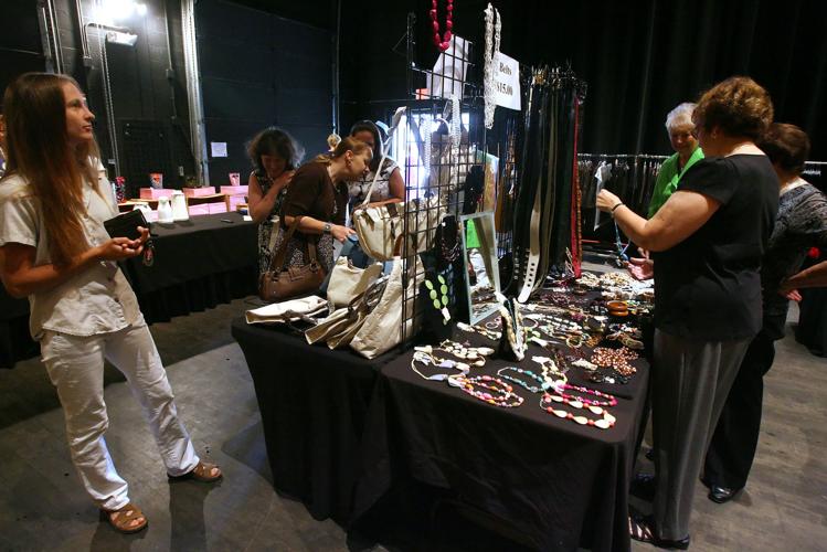 Paramount hosts bi-annual fashion show | News | herald-dispatch.com