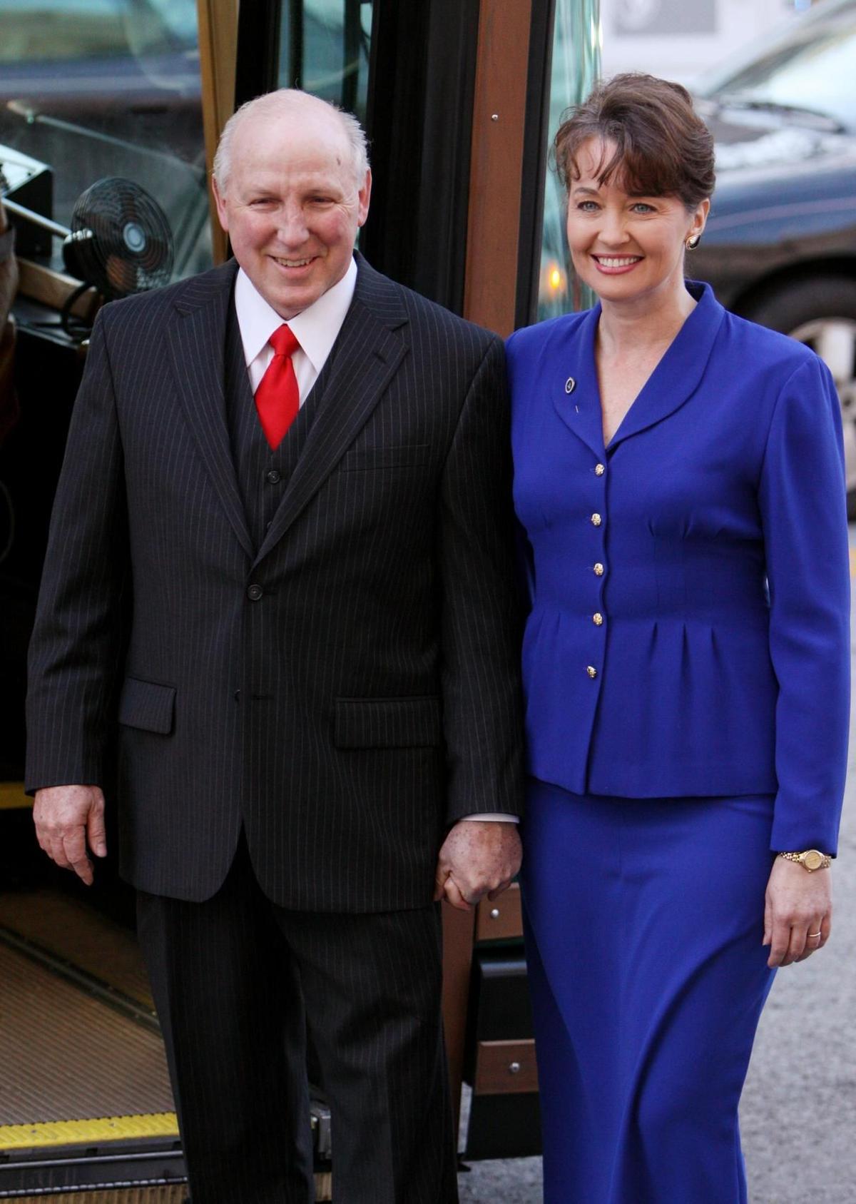 Gallery: Kim Wolfe sworn in as mayor of Huntington | Photos News ...