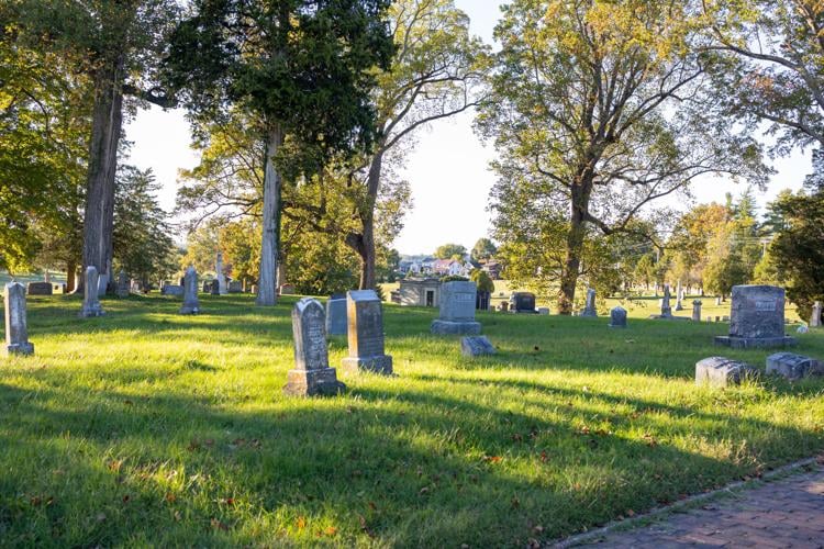 Historic portrayals bring Spring Hill Cemetery tours to life | News ...