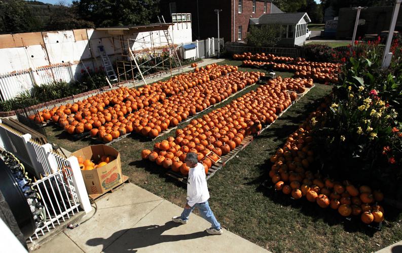 Pumpk-erations underway at Kenova Pumpkin House | News | herald-dispatch.com