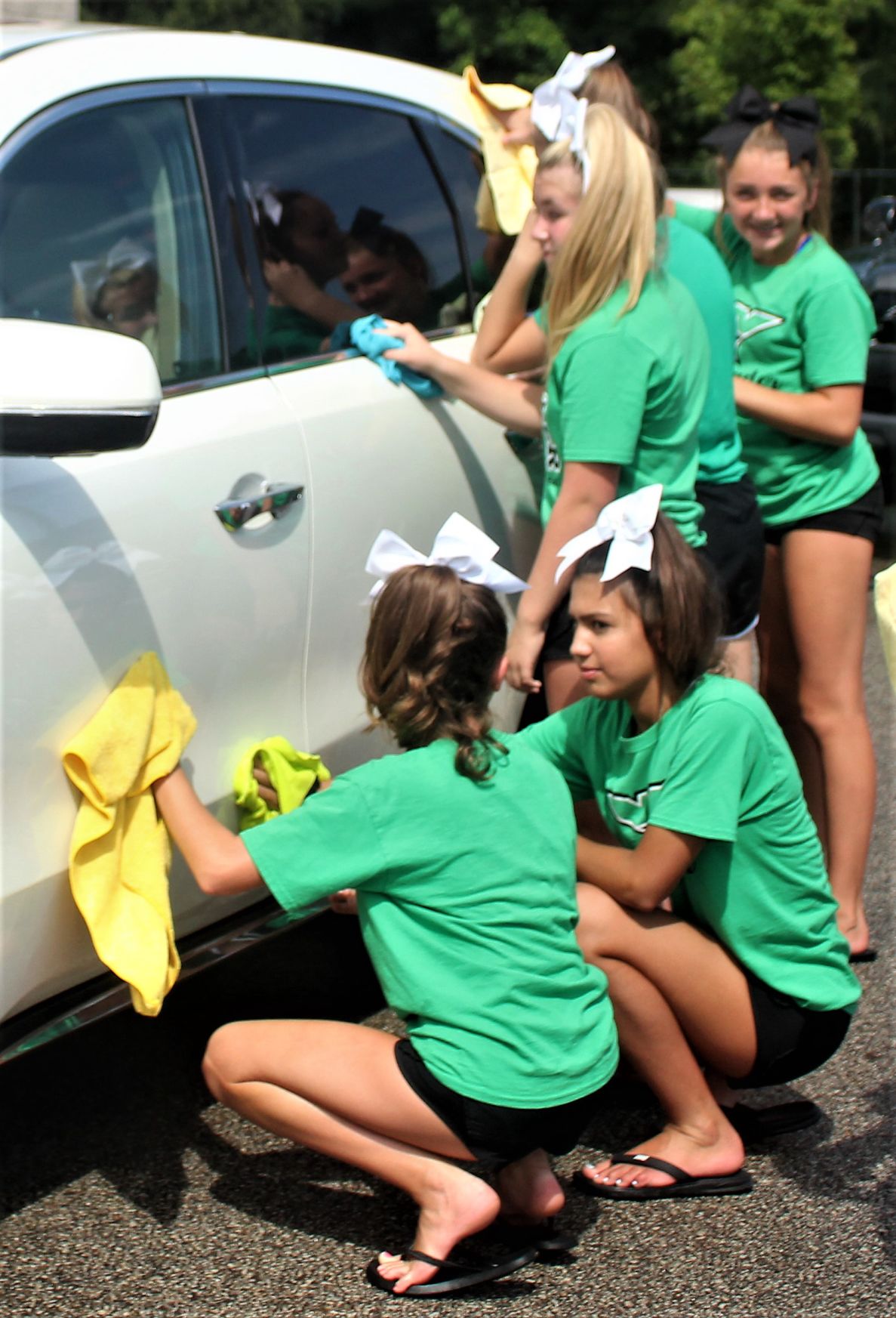 WMS Cheerleaders raise funds through car wash | Putnam News | herald ...