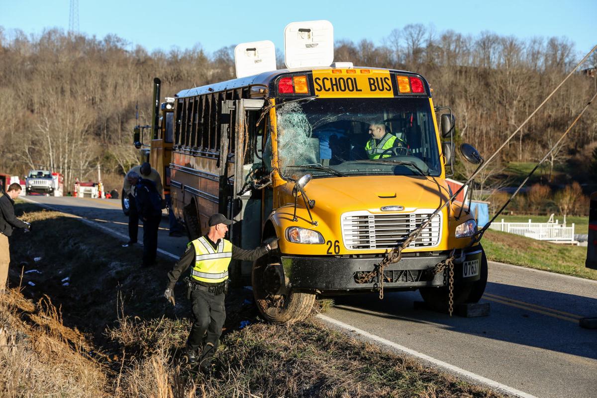 Bus crash in Ohio sends 12 to hospital | Ohio News | herald-dispatch.com