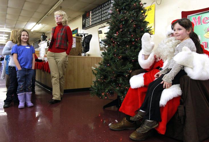 Gallery: The Fraternal Order of Police Christmas Party for Kids ...