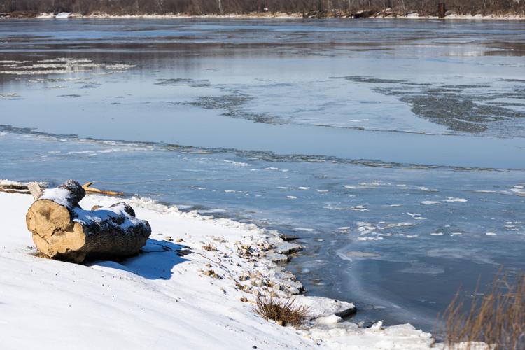 Ice build-up begins to form on the Ohio River | News | herald-dispatch.com