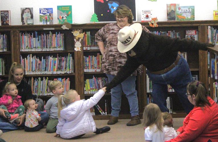 Smokey in the stacks: Bear visits Eleanor Library | Putnam News ...
