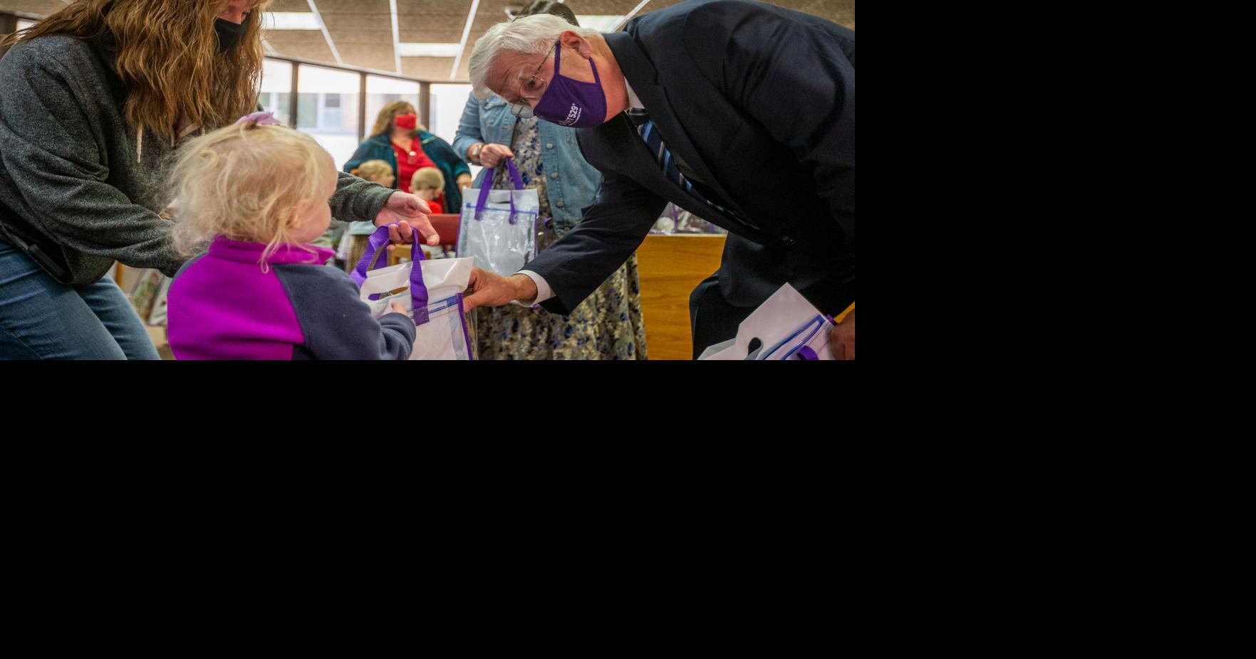 Photos: State Treasurer John Perdue visits kids at Cabell County Public ...