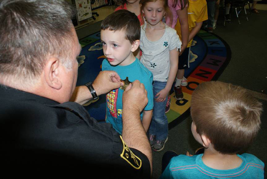 Cabell sheriff deputizes kindergarten students | News | herald-dispatch.com