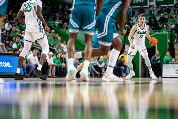 Handlogten's career performance guides Herd past Coastal, 81-66 ...