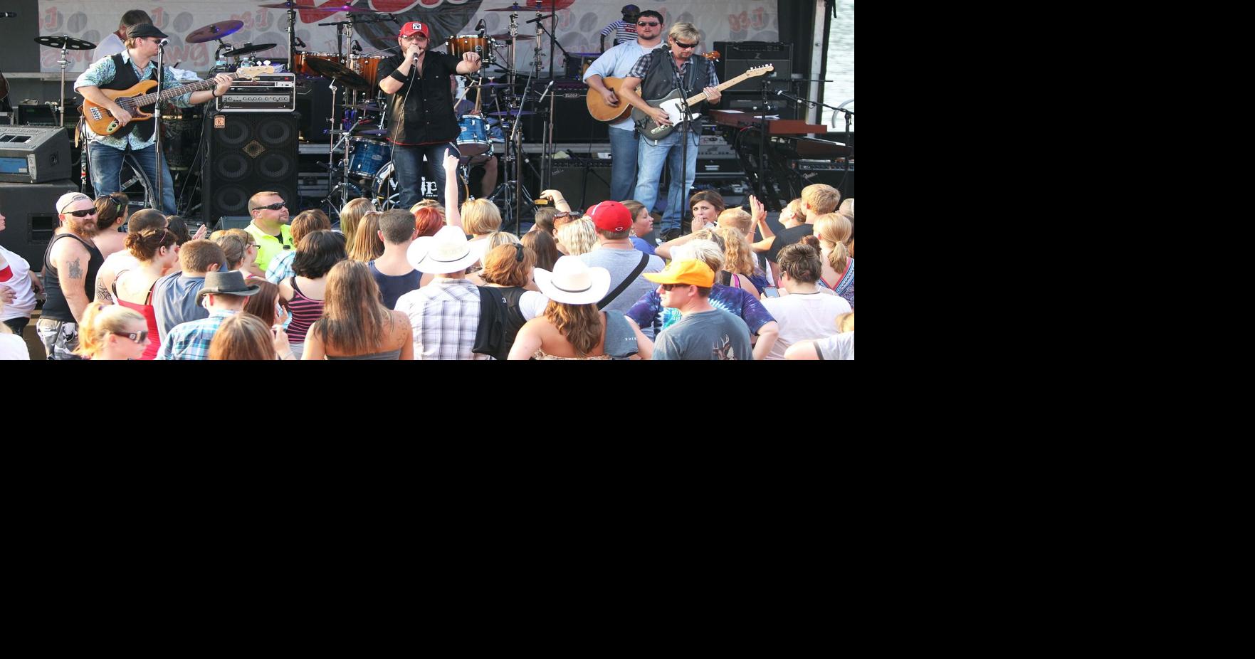 'Countryfied' concert, fireworks show draws thousands to riverfront ...