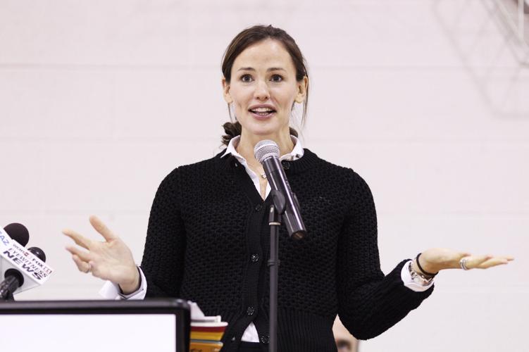 Gallery: Jennifer Garner visits Ashton Elementary | Photos News ...