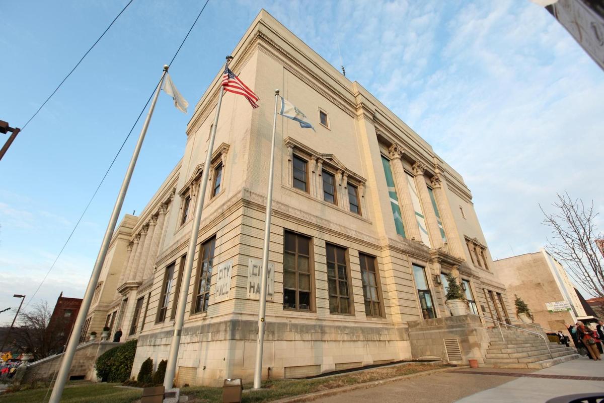 Gallery: Kim Wolfe sworn in as mayor of Huntington | Photos News ...