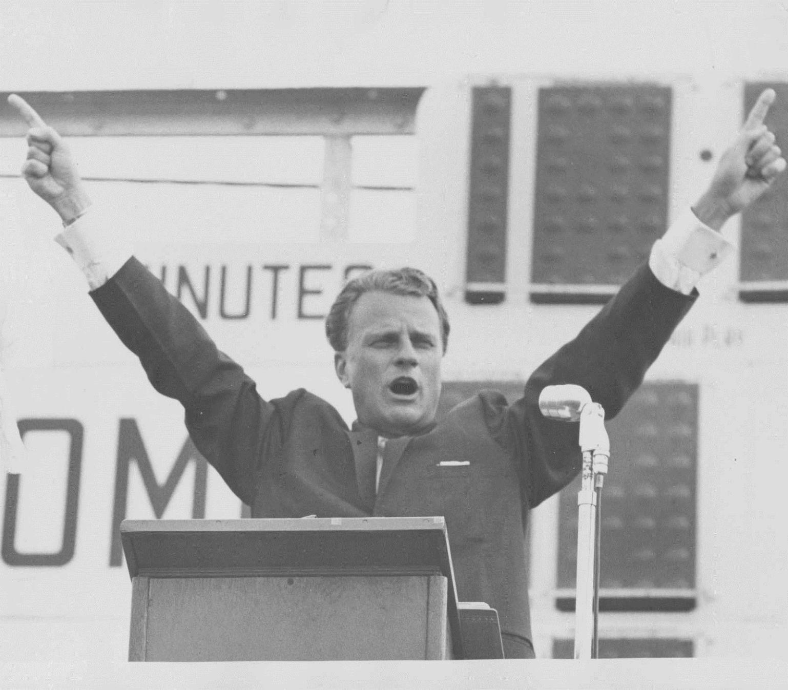 12,000 packed Huntington stadium to hear Graham | | herald-dispatch.com