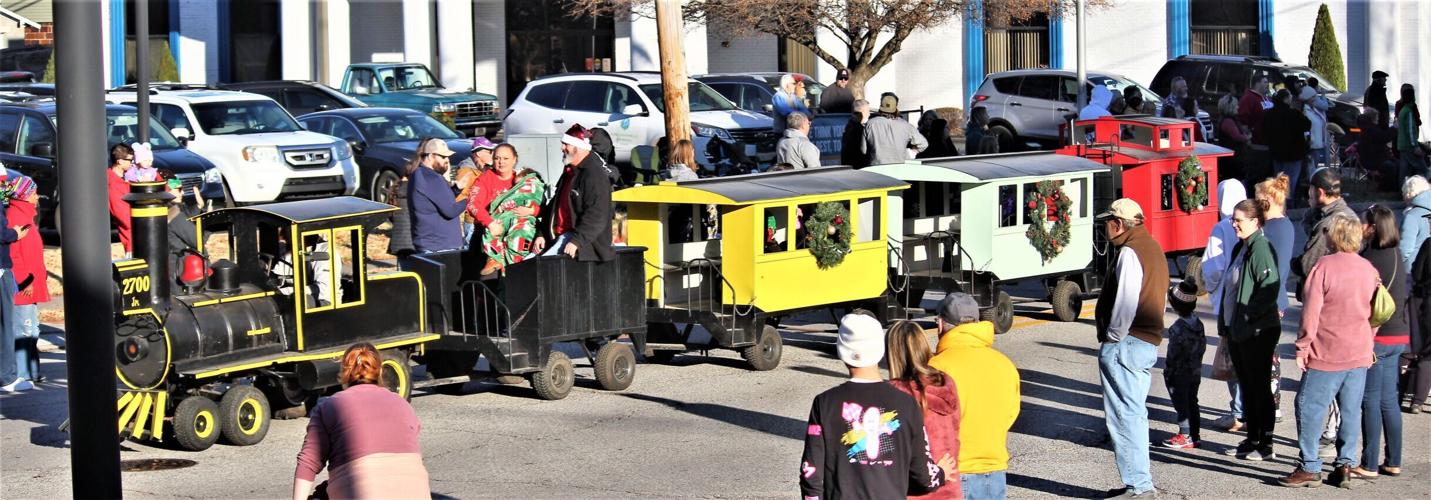 St. Albans hosts Christmas parade | Putnam News | herald-dispatch.com