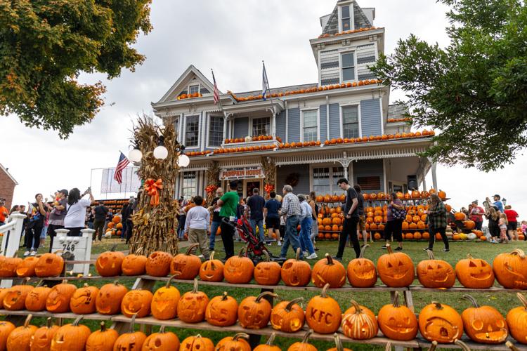 Kenova Pumpkin House welcomes thousands through the weekend | News | herald-dispatch.com