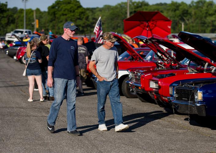 Photos: Covered Bridge & Tri-State Street Rods car and bike show ...