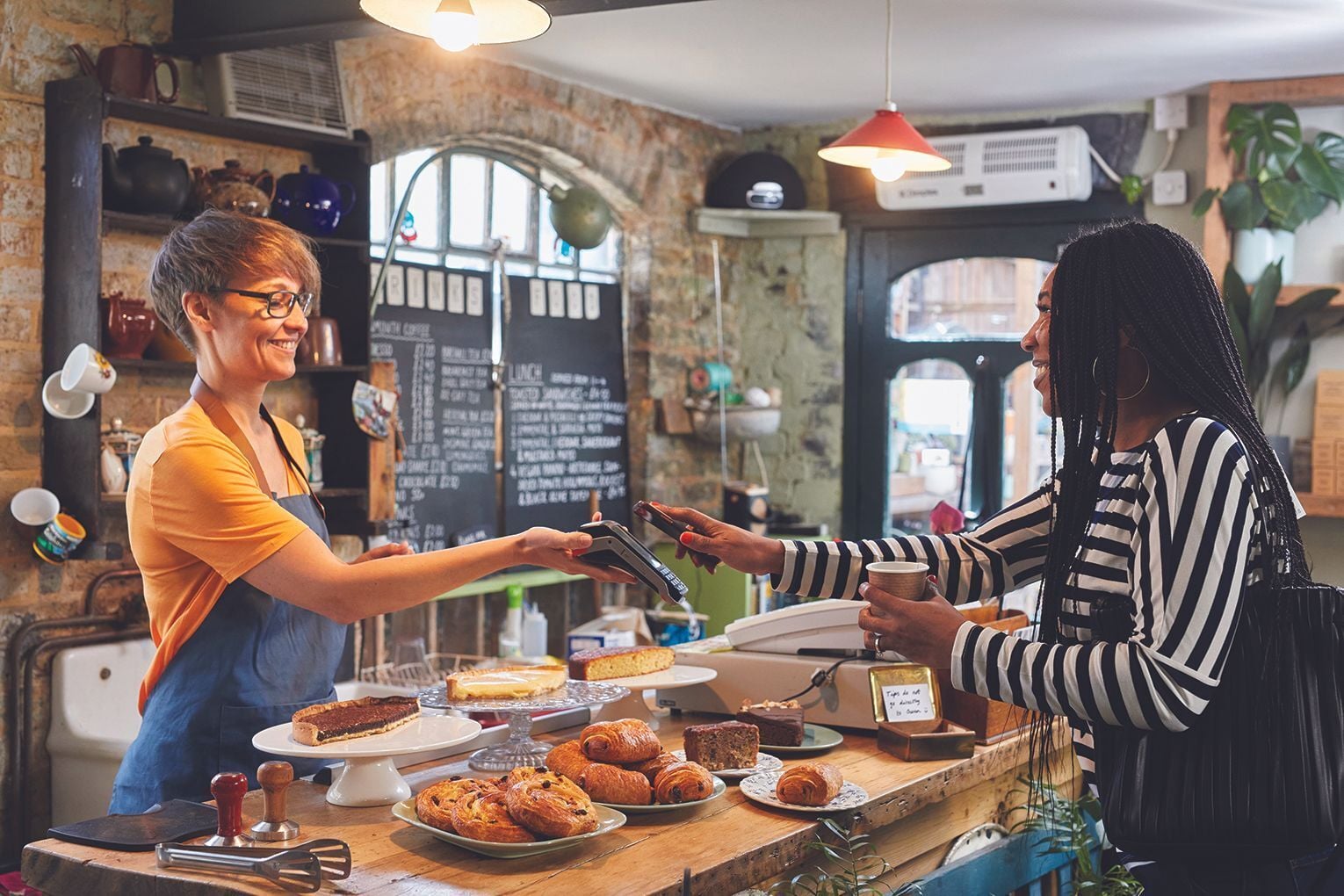 Mind Your Manners: Must we really tip 20% at bakeries and cafes ...