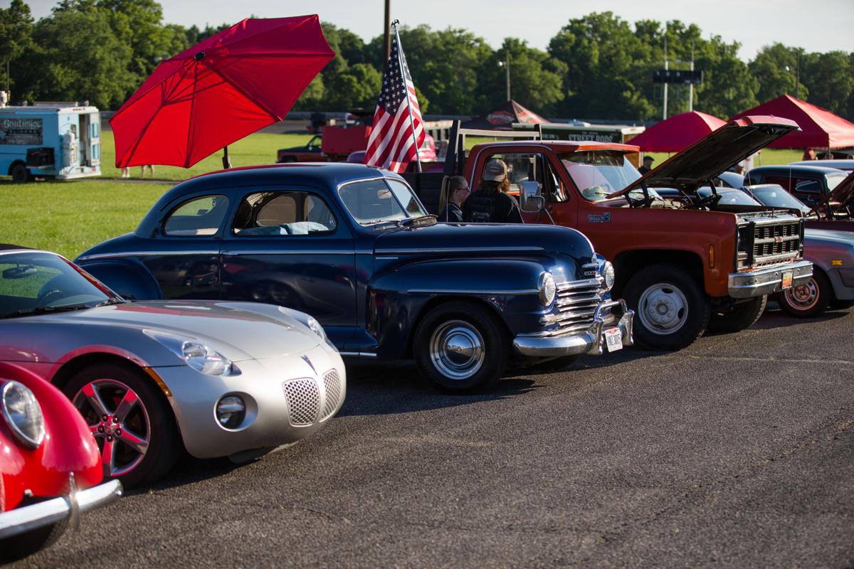 Photos: Covered Bridge & Tri-State Street Rods car and bike show ...