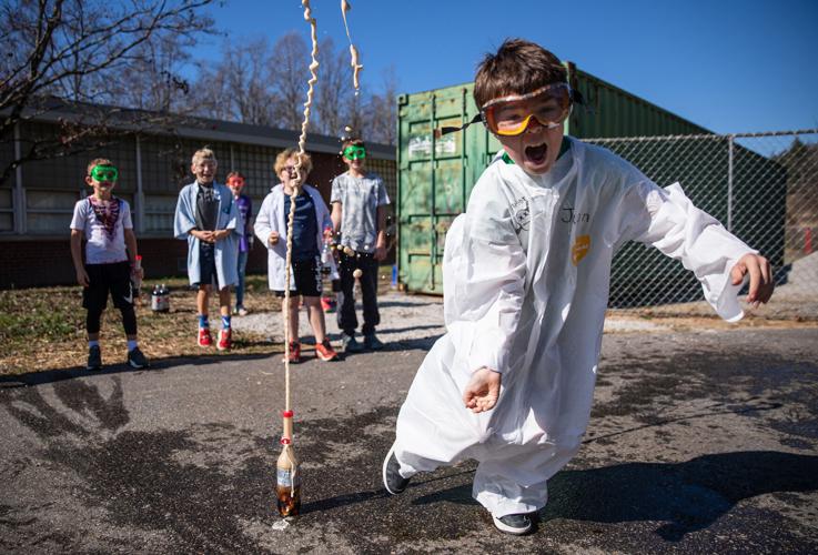 Hite-Saunders Elementary students go mad for science event | News | herald-dispatch.com