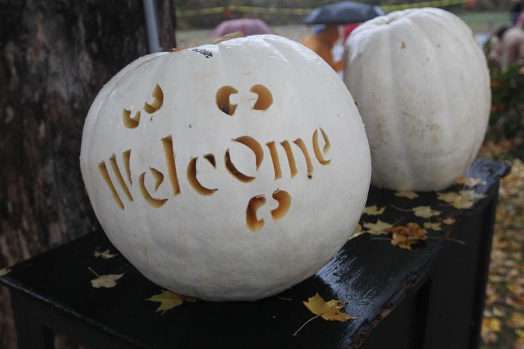 Photos: Kenova Pumpkin House 2017 | Multimedia | herald-dispatch.com
