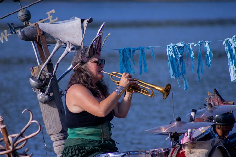 Photos: Flotsam River Circus performs in Huntington | Photos News ...