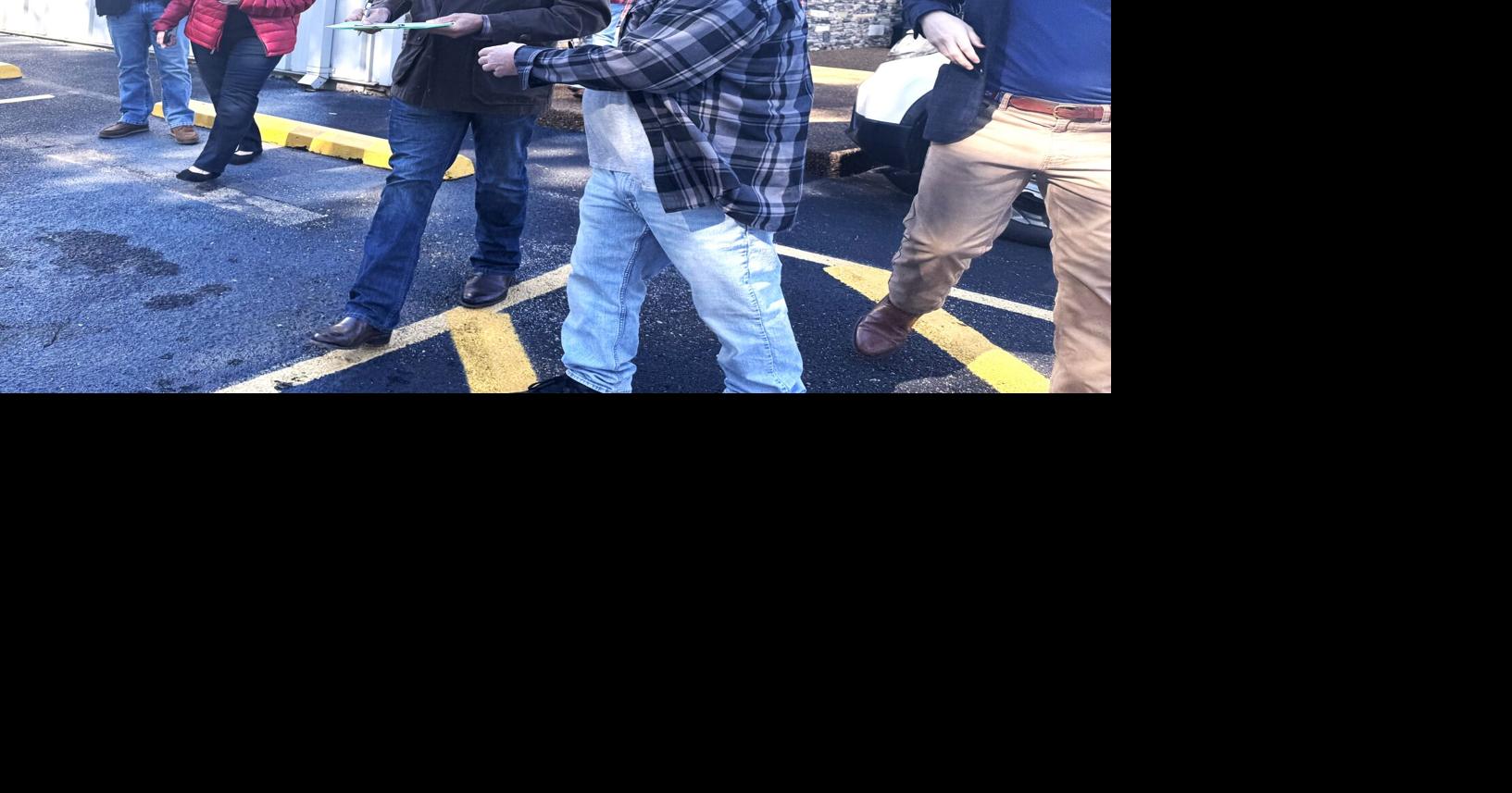 Gov. Lee enjoys Hog Day | Local News | heraldchronicle.com