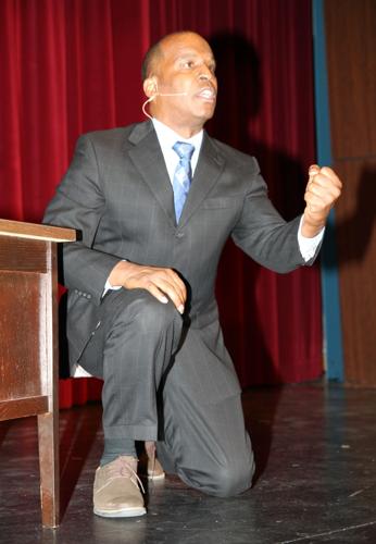 Actor Darius Wallace delivers powerful performance at Motlow State ...