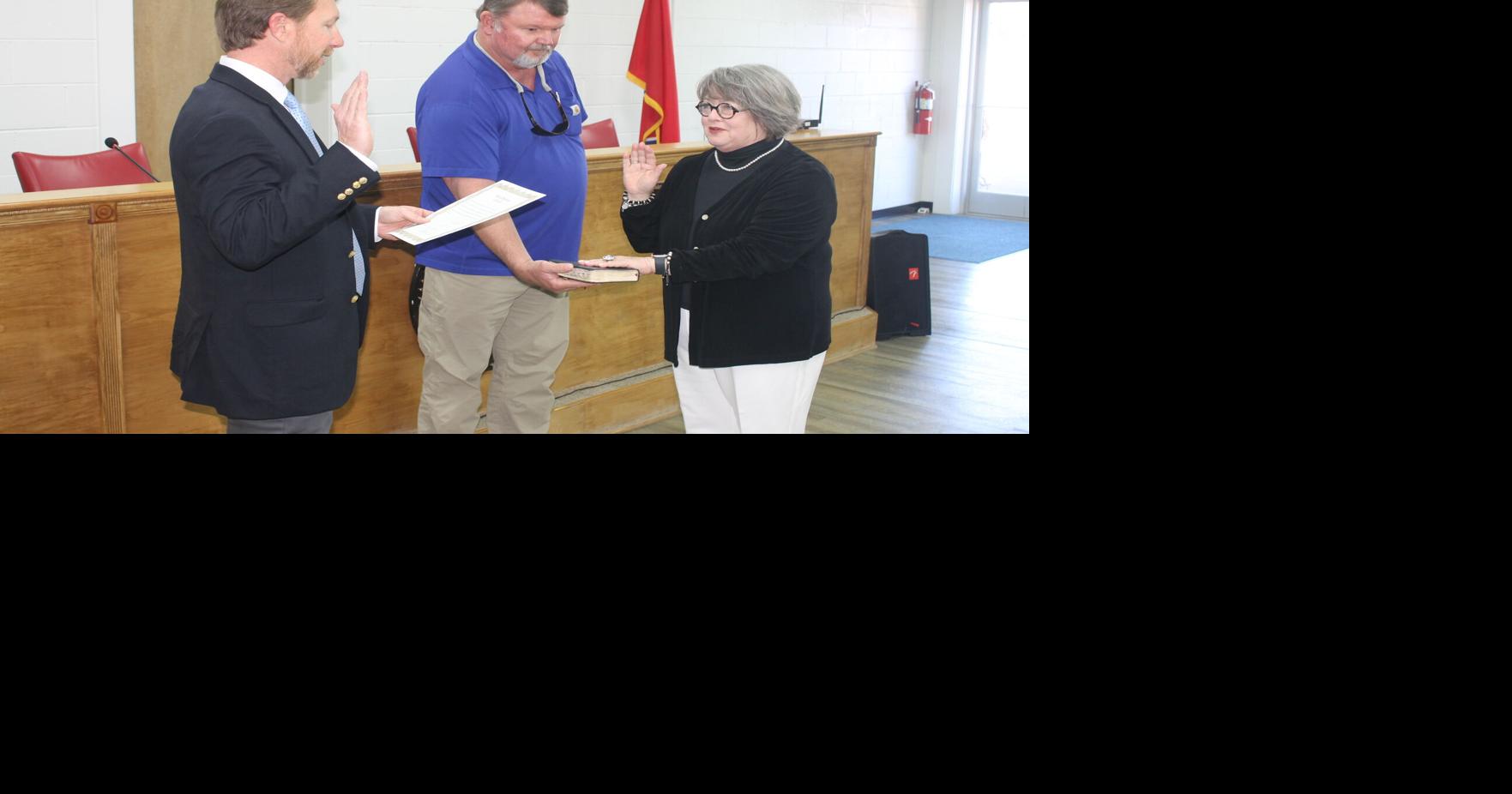 Hess gives Decherd mayor’s oath of office | Local News ...
