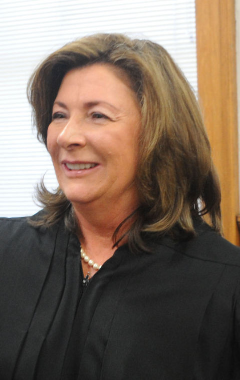 Simmons begins work as 28th judicial circuit court judge