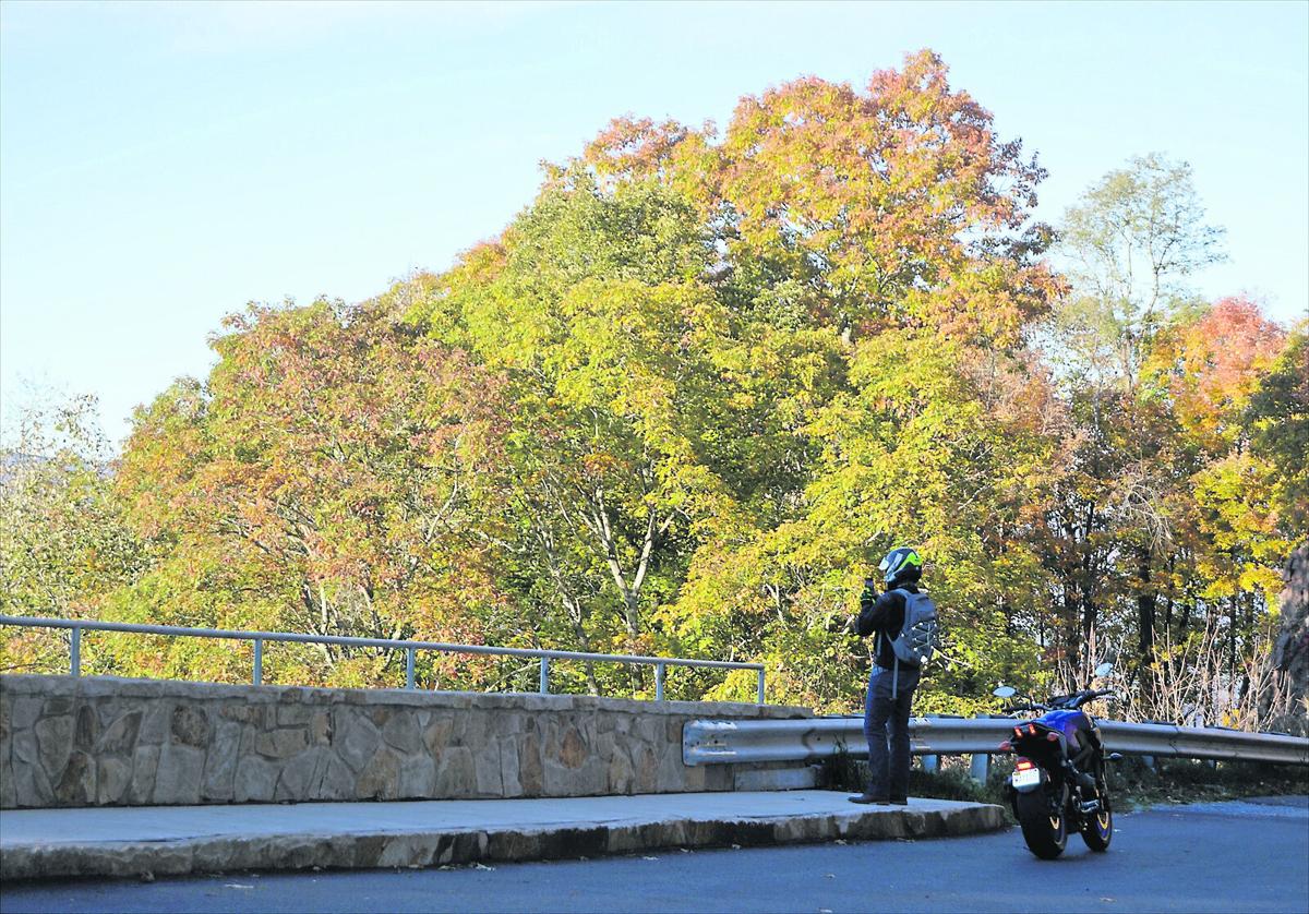 New overlook on Back of the Dragon taking shape, already popular