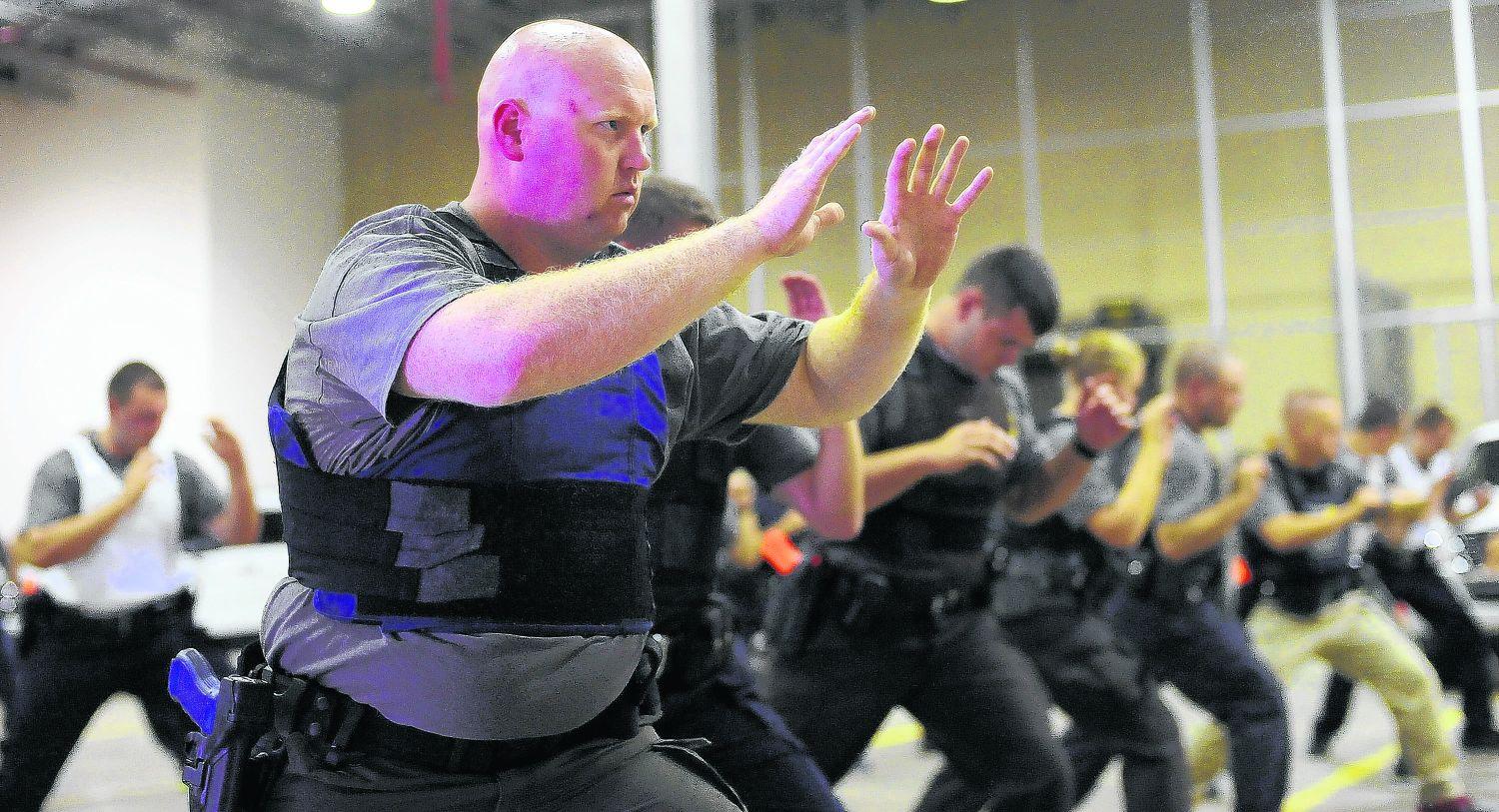 basic police defensive training class