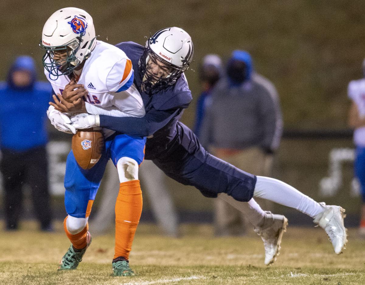 PREP FOOTBALL: Team first; Versatile Mock paid dues, now making ...