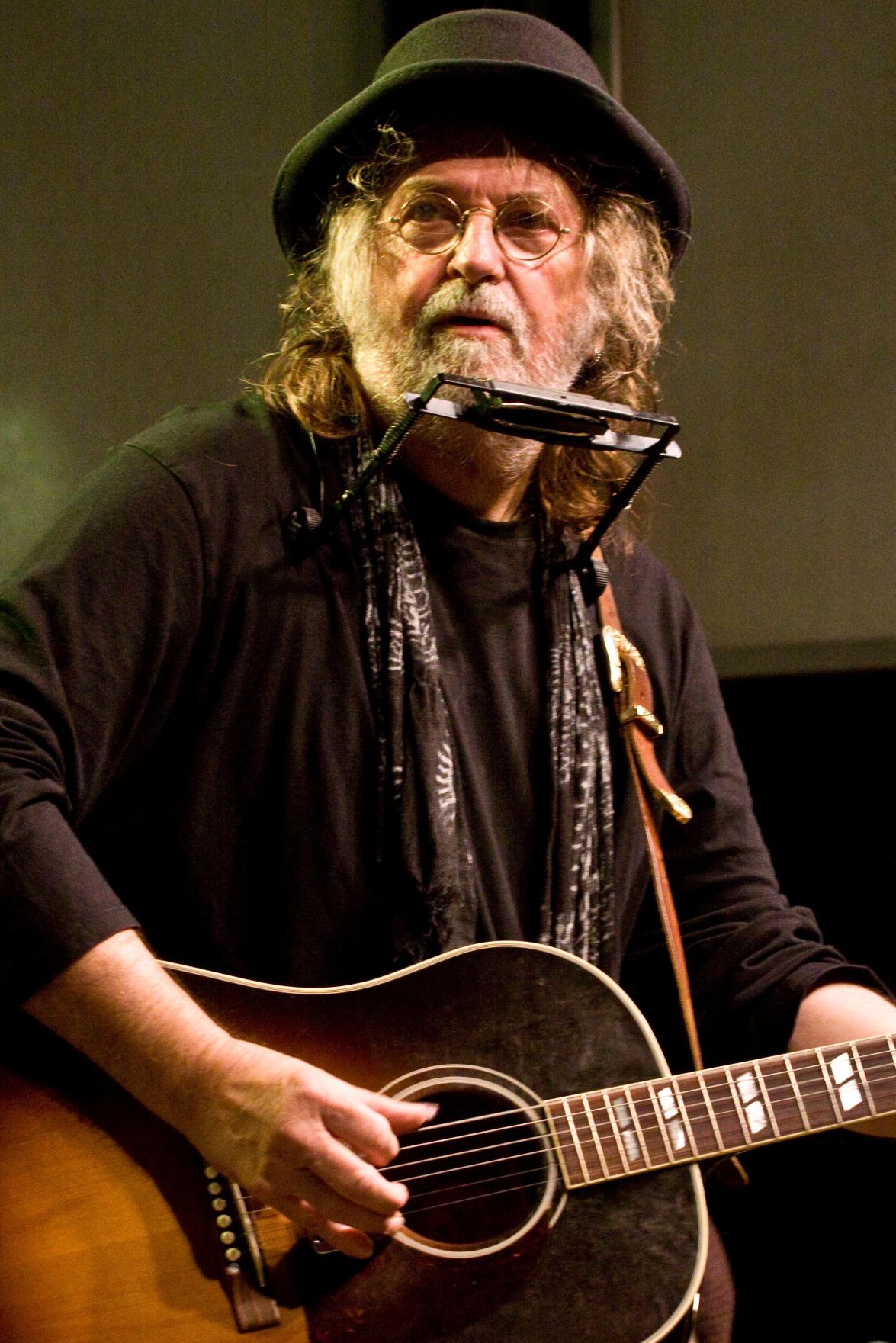 Ray Wylie Hubbard playin' from the heart