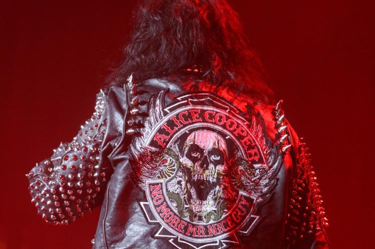 REVIEW: Alice Cooper still 'Eighteen'