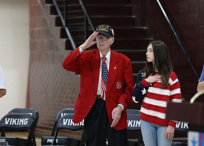 Tennessee Middle School students celebrate veterans