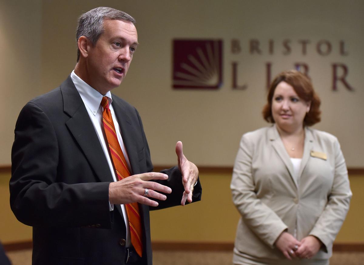 TN Secretary of State visits Library
