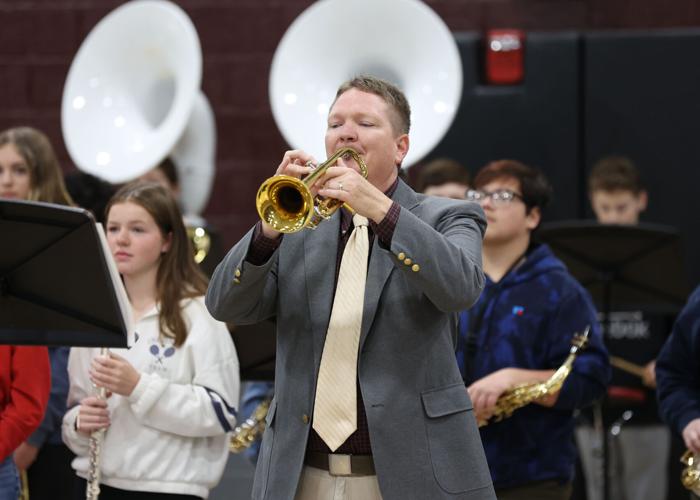 Tennessee Middle School students celebrate veterans