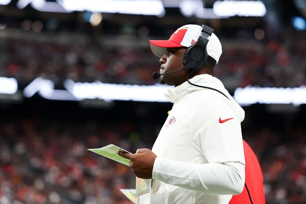 NFL: Former E&H QB, current Kansas City Chiefs assistant Kevin Saxton ...