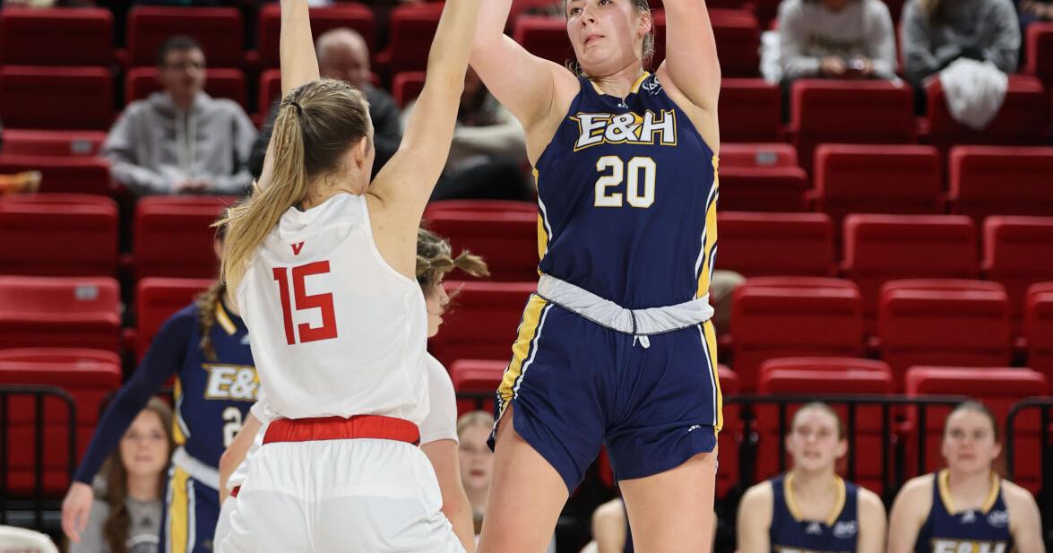 WOMEN'S COLLEGE BASKETBALL: Santoro has gone the extra mile at Emory ...
