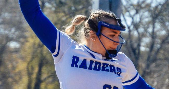 Braelyn Hall, Carly Compton make college softball debuts
