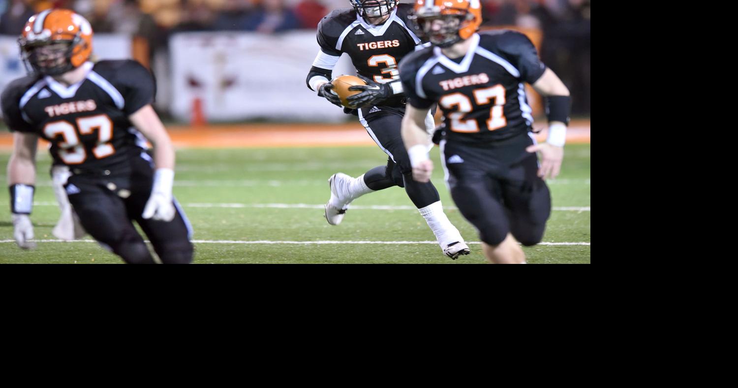 Honaker wins battle of the Tigers; ends regular season 10-0