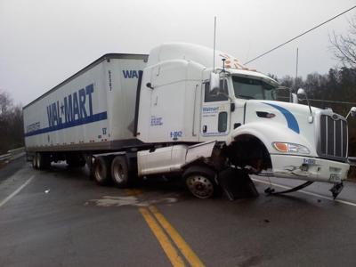 Tractor-Trailer wreck closes both lanes of highway 81