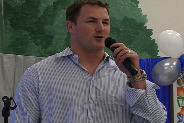 Jason Witten Visits Elizabethton: Reveals New Computer Lab