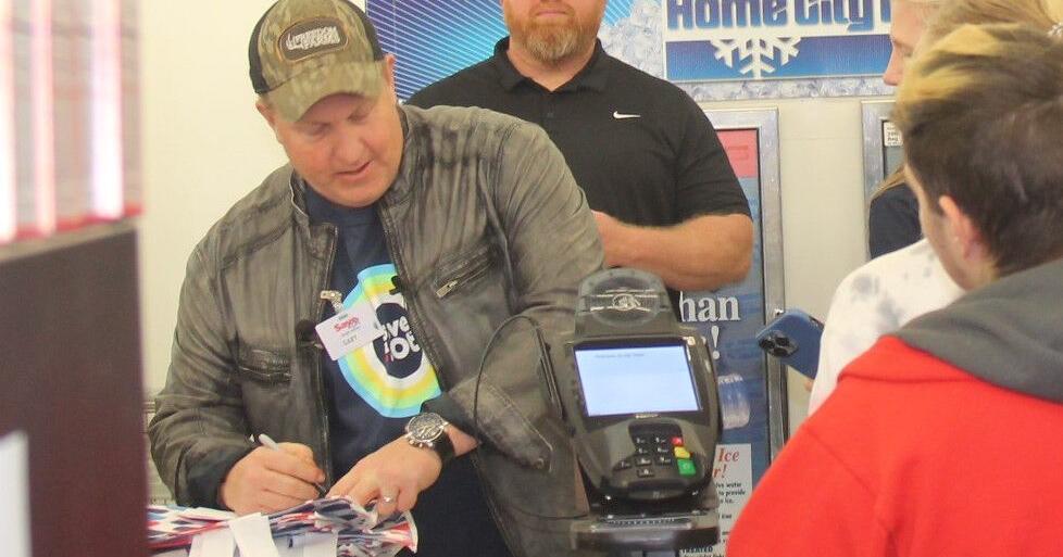 Country music star helps Graves community | | heraldledger.com