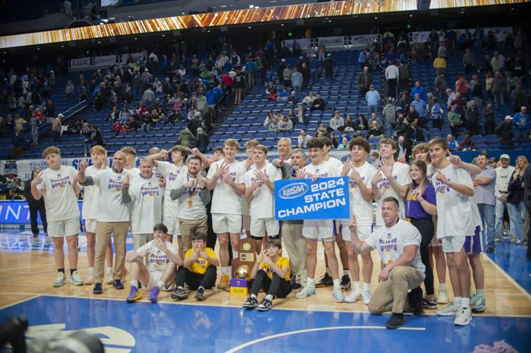 Community responds to Lyon County state championship victory ...