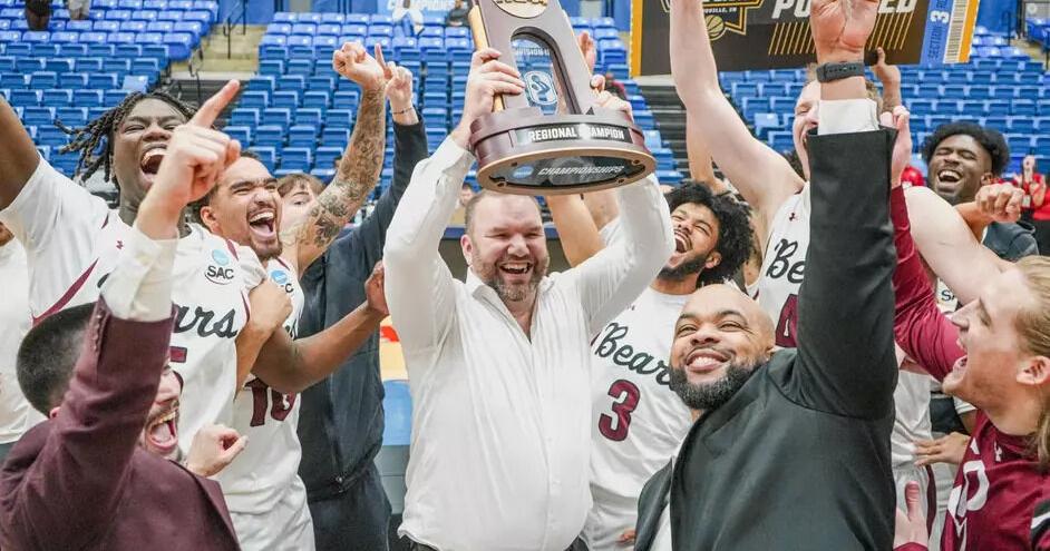 Lenoir-Rhyne in Hickory extends basketball coach's contract