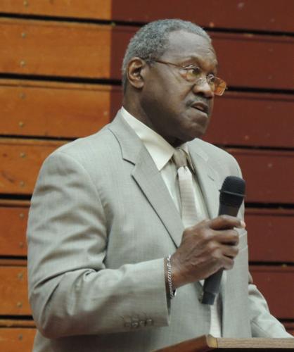 Former Ridgeview teacher challenges students to get facts, become mentors