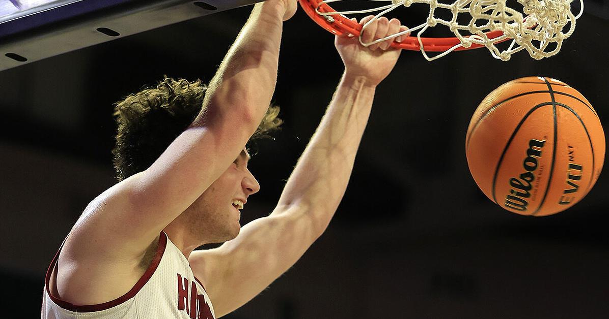 Hickory’s Holbrook throws down dunk in UNC exhibition win