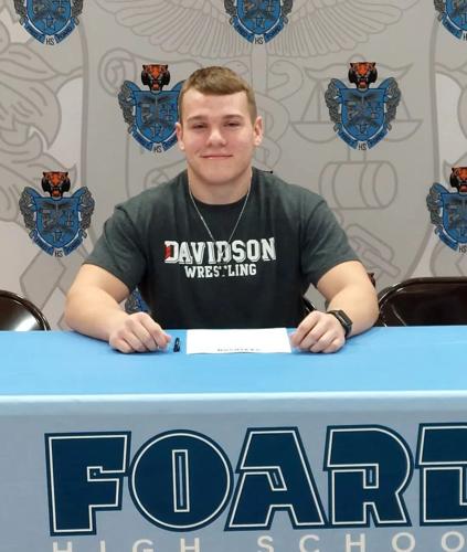 Foard's Smith signs with Davidson for wrestling