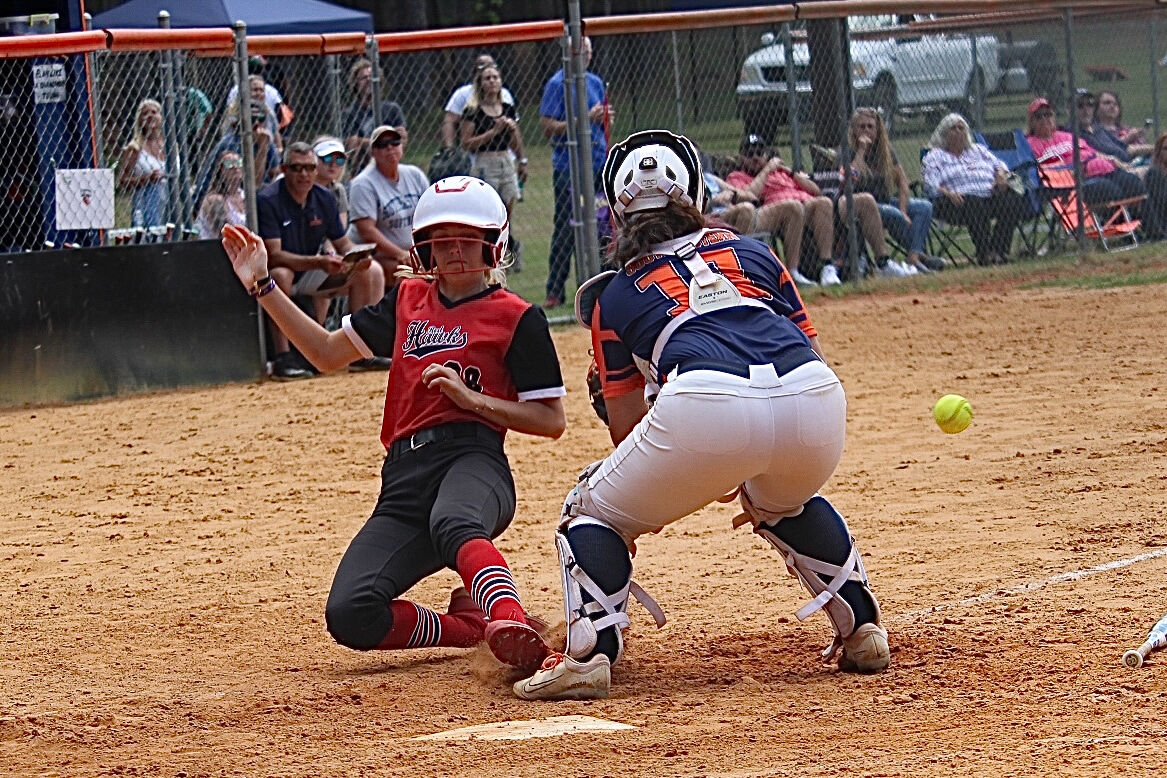Win streak reaches 16 for Red Hawks; softball team is 11th in nation